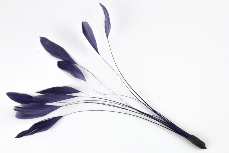 Teardrop or stripped coque for giving movement to hats and fascinators