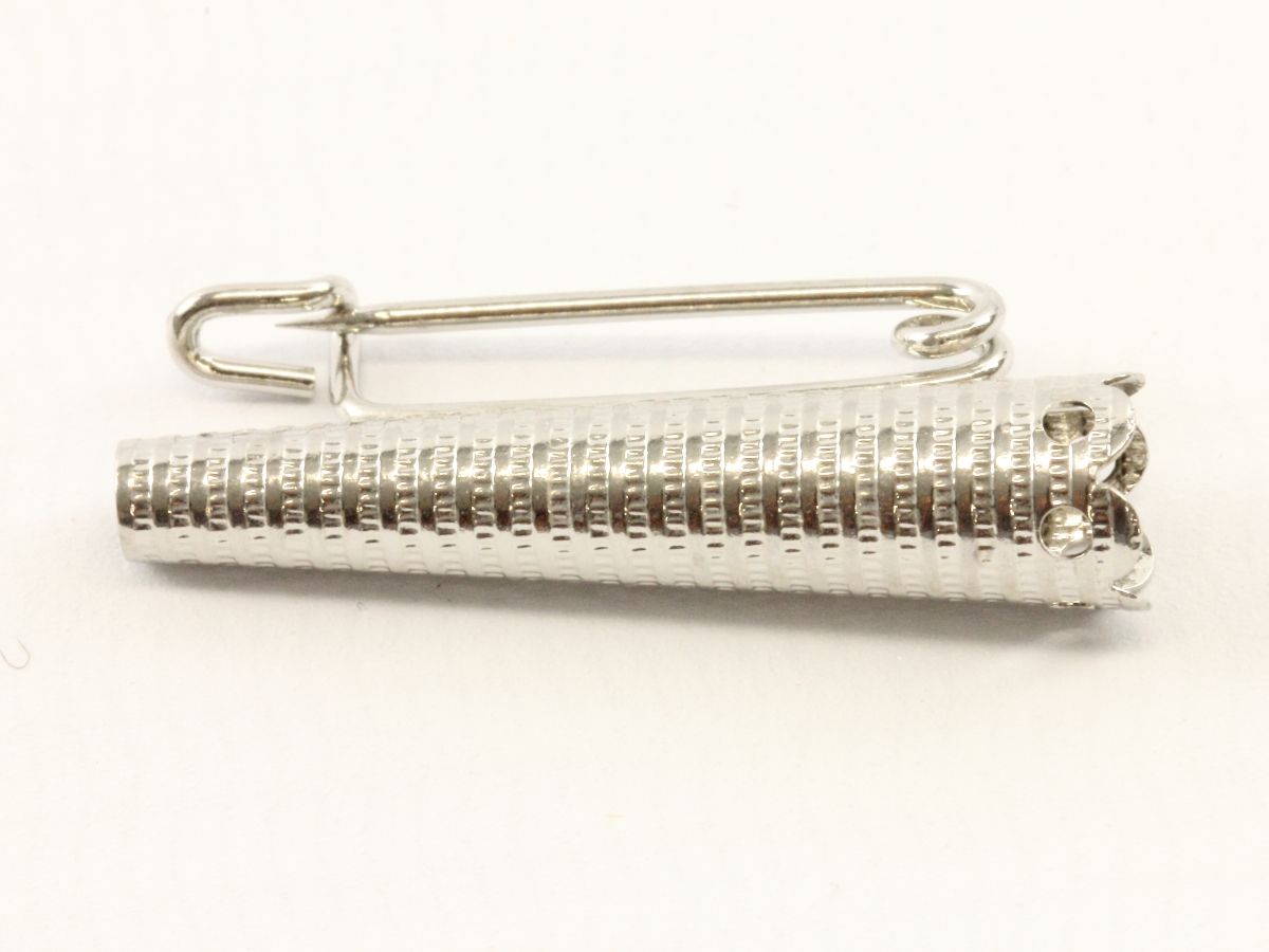 Nickel Plated Brooch Pins.